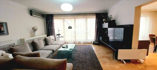 Novi Beograd-Blok 12-YBC.206,99m2 mereno-128m2 ukn