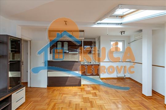 Dvoiposoban stan 60m2, Centar