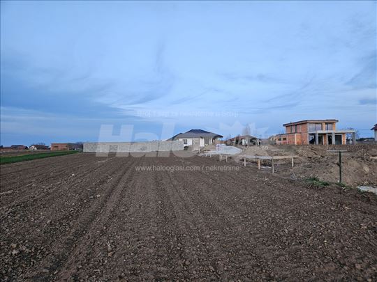 Gradjevinski plac na odlicnoj lokaciji