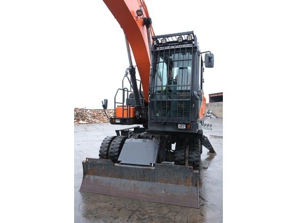Prodaje se Doosan DX210W-5 bager točkaš na aukciji