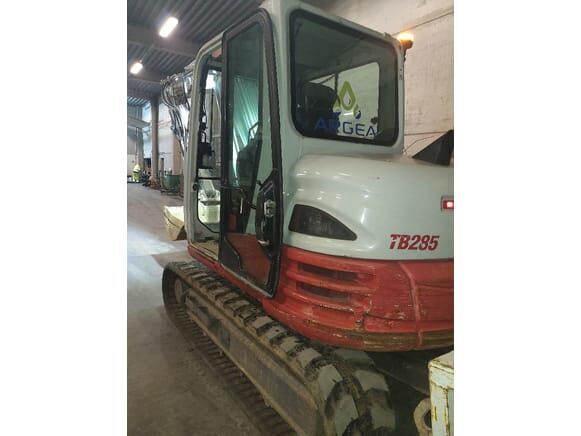 Prodaje se Takeuchi TB 285 LSAC midi bager na aukciji
