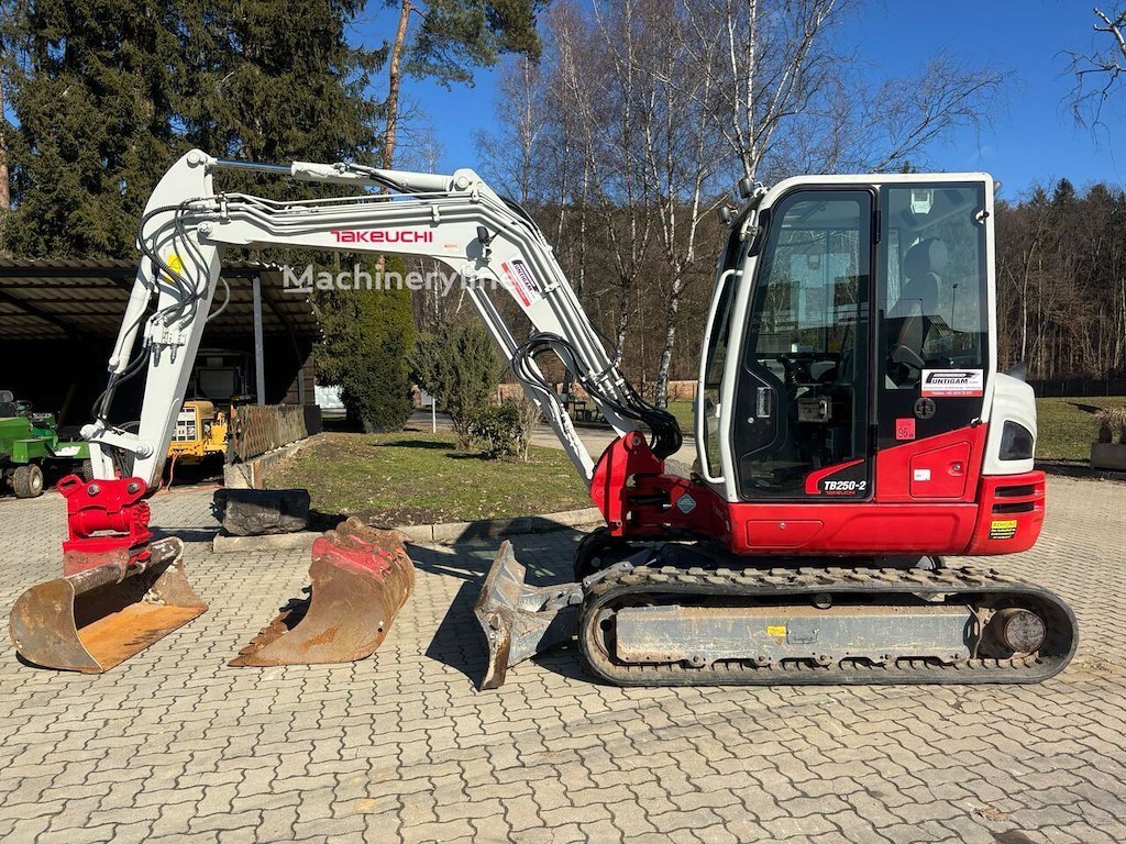Takeuchi TB 250-2 mini bager