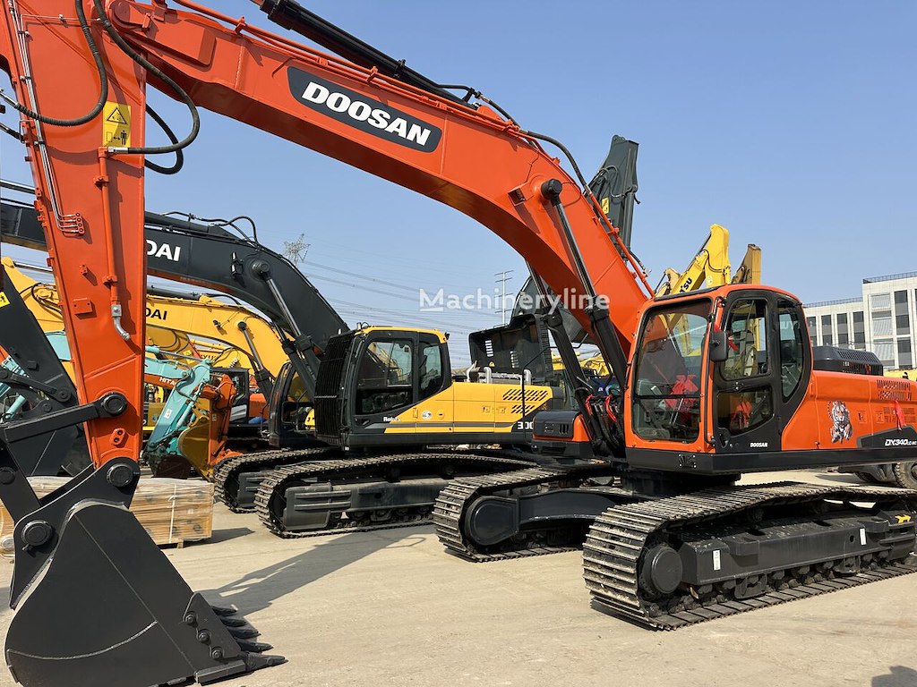 Doosan DX340 bager guseničar