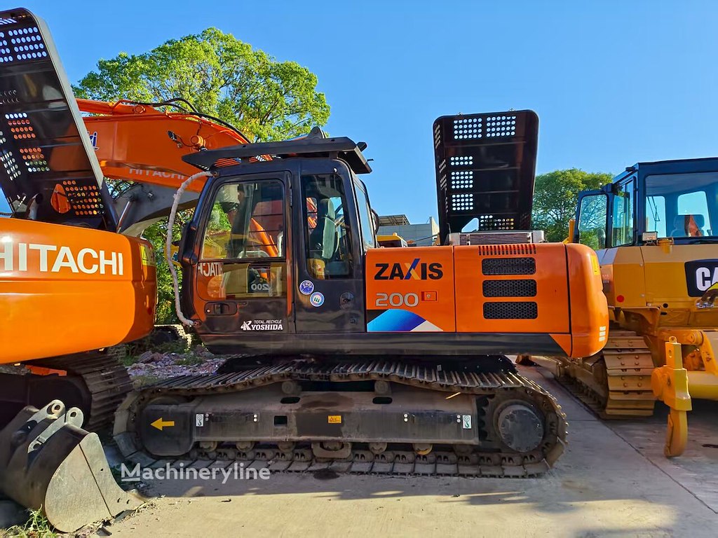 Hitachi ZX200 bager guseničar