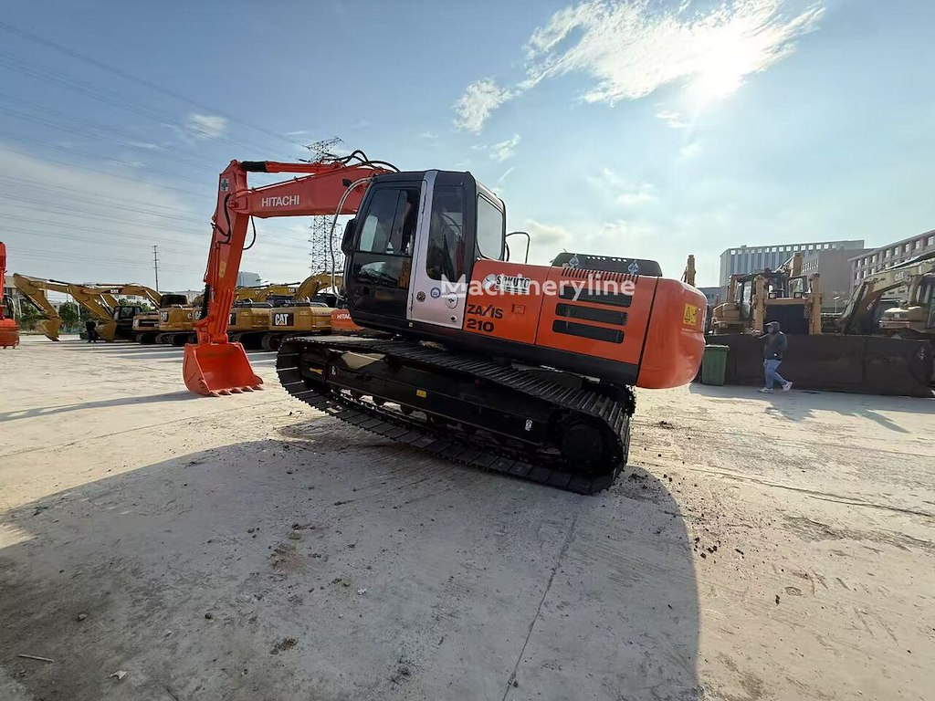 Hitachi ZX210-3G bager guseničar