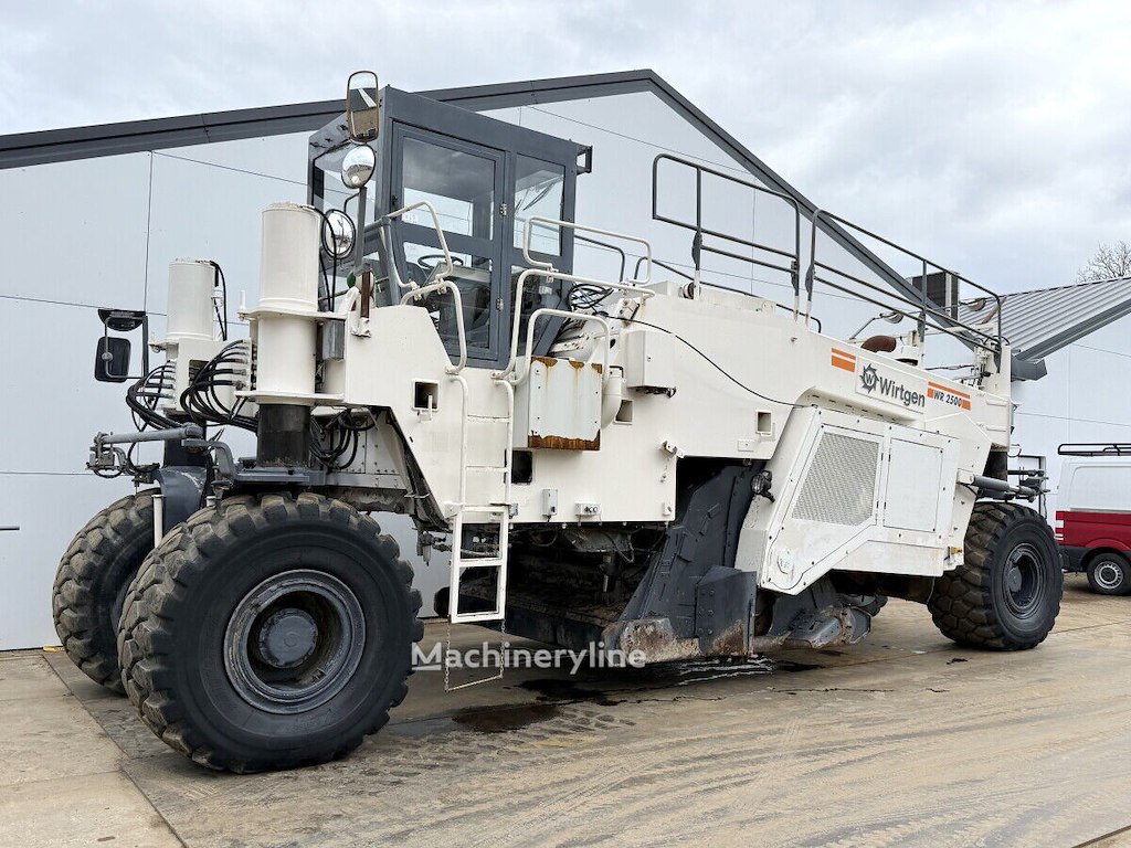 Wirtgen WR2500S stabilizator tla