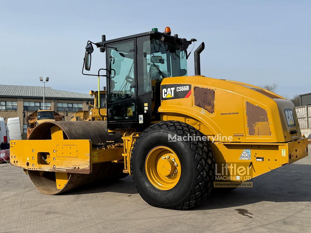 Caterpillar CS66B kompaktor s jednim valjkom