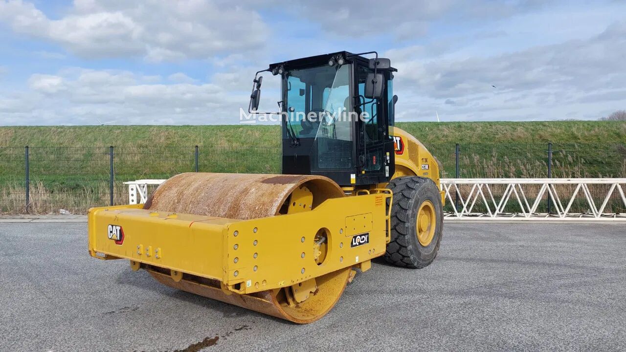 Caterpillar CS74B kompaktor s jednim valjkom