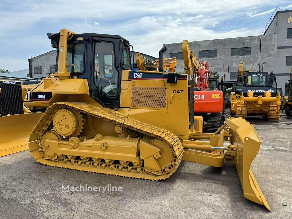 Caterpillar D5M buldožer