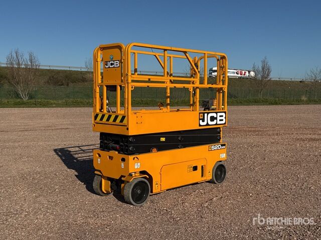 Prodaje se JCB S2032E makazastu platformu na aukciji