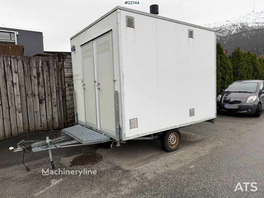 Wheeled trailer with a toilet sanitarni kontejner