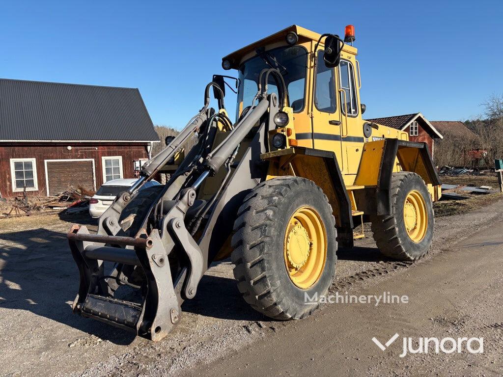 Prodaje se Volvo BM 4200 B prednji utovarivač na aukciji