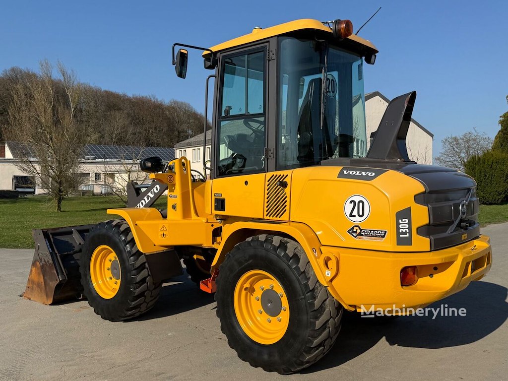 Volvo L30G prednji utovarivač