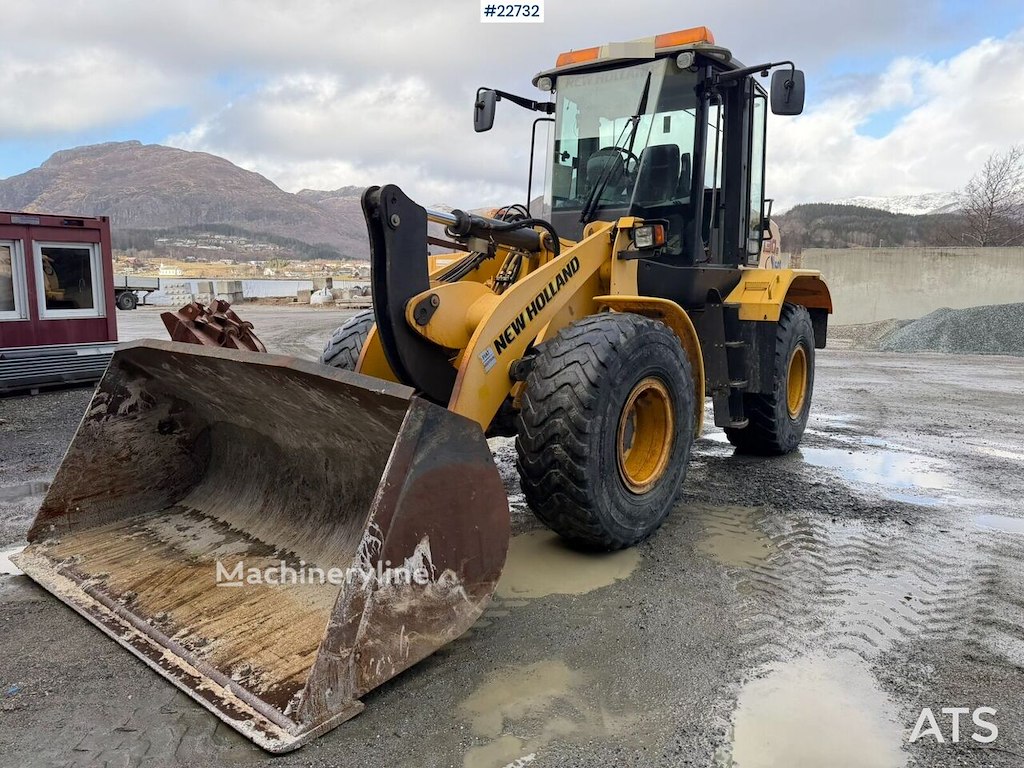 New Holland W130B hjullaster m/ skuffe prednji utovarivač