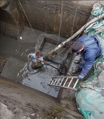 Crpljenje vode iz podruma sahtova garaza itd