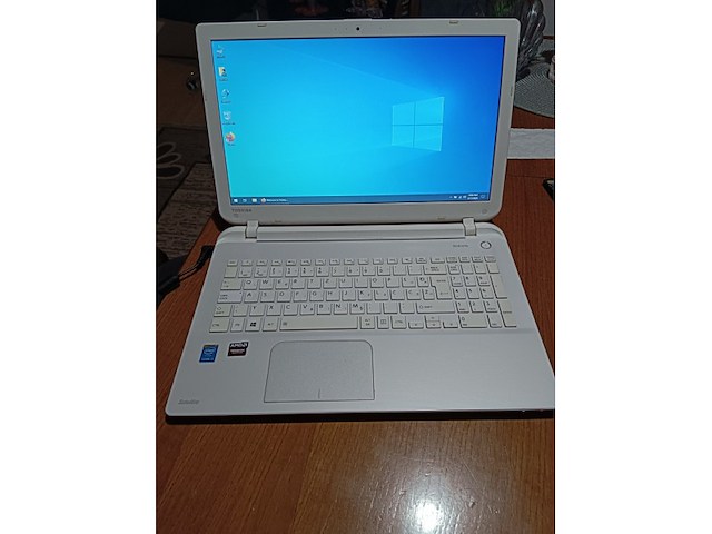 Toshiba Sattelite i3-4005U / 8GB DDR3 / 500 HDD - BELI
