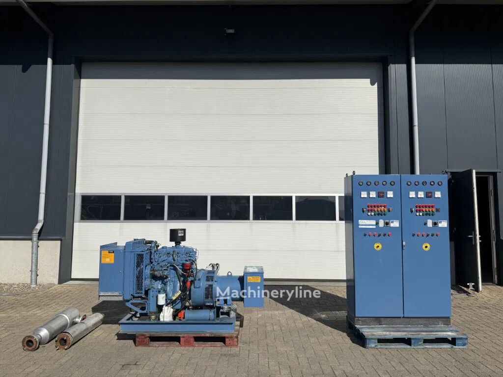 Perkins 40 kVA noodstroom aggregaat generatorset as New ! 103 hours diesel generator