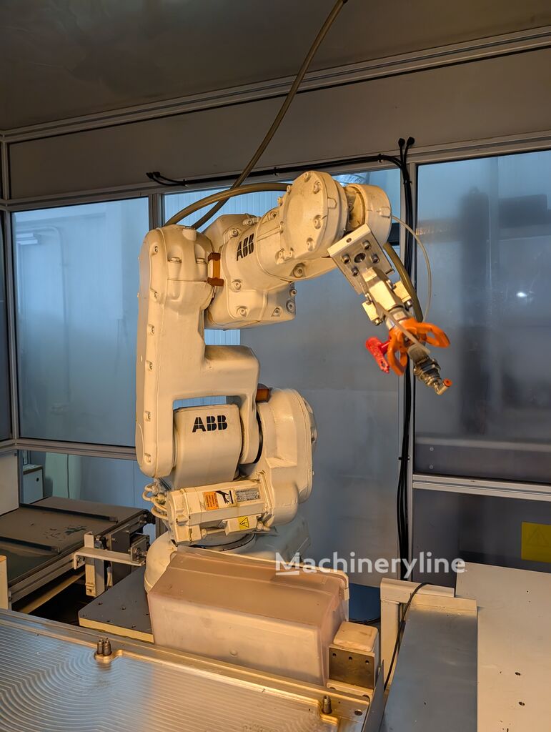 ABB IRB 140 industrijski robot
