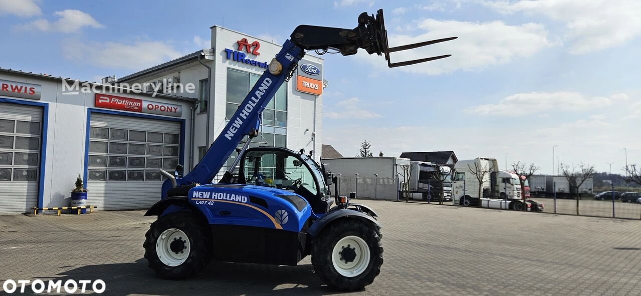 New Holland LM 742 teleskopski utovarivač