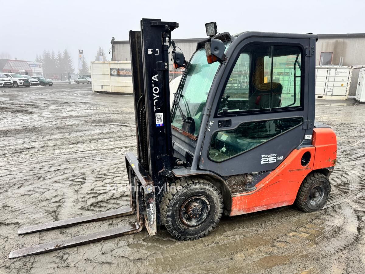 Prodaje se Toyota 02-8FDF25 med 3300 mm løftehøyde og 1500 kg løftekapasitet dizel viljuškar na aukciji