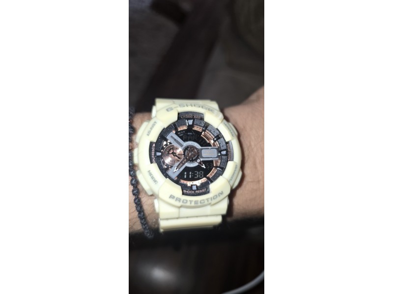 Casio G-Shock model iz GA-110 RG-7A.