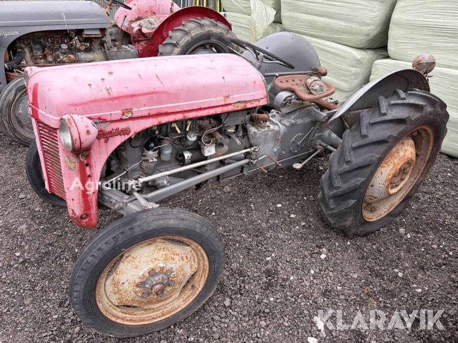Prodaje se Veterantraktor Ferguson traktor točkaš na aukciji