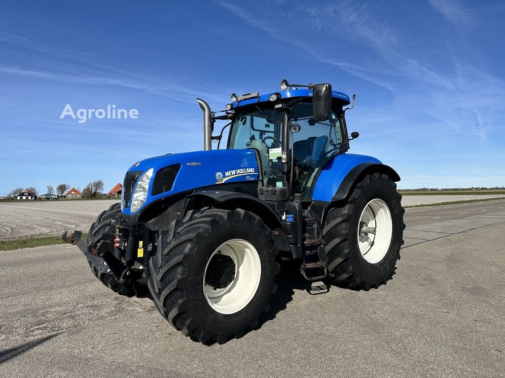 New Holland T7.220 traktor točkaš