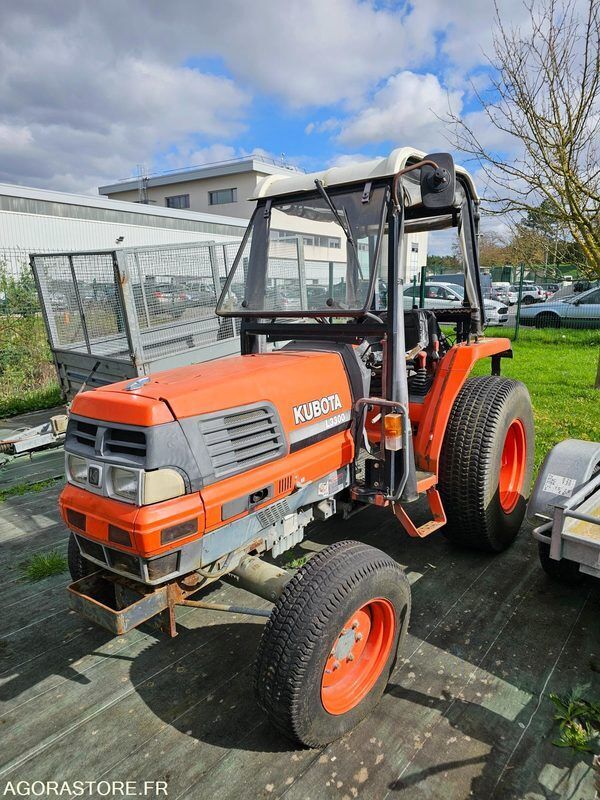 Prodaje se Kubota L3300 traktor točkaš na aukciji