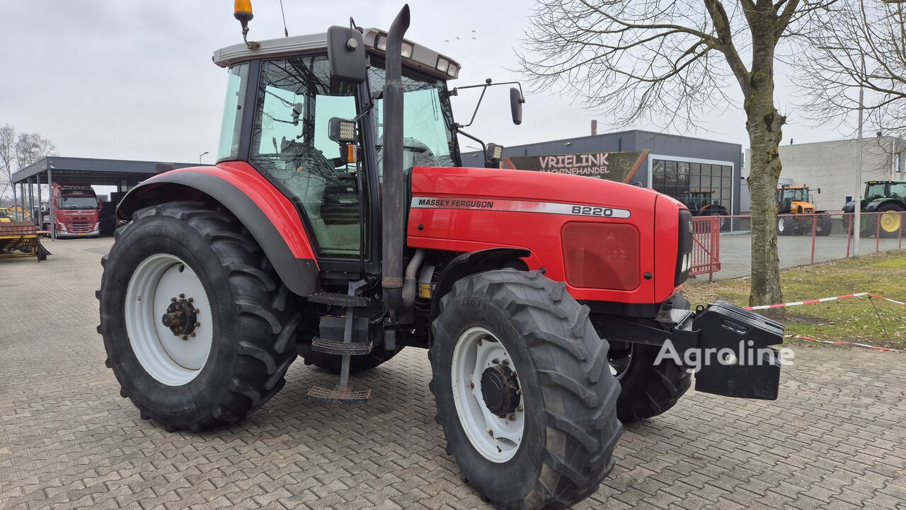 Massey Ferguson 8220 Dynashift traktor točkaš