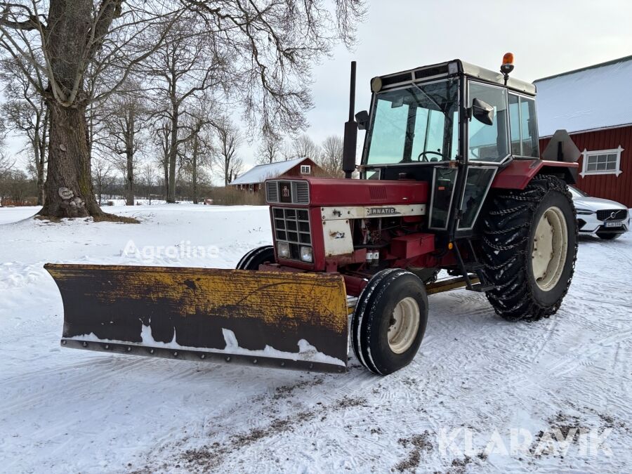 Prodaje se International 844 traktor točkaš na aukciji