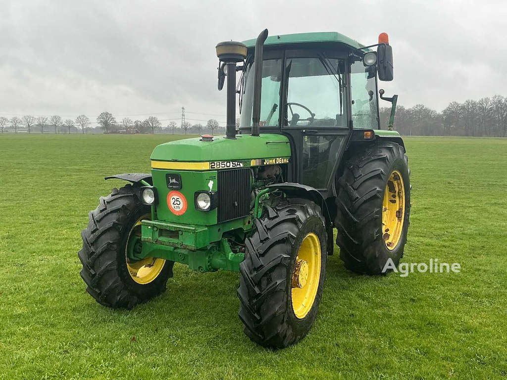 Prodaje se John Deere 2850 SA traktor točkaš na aukciji