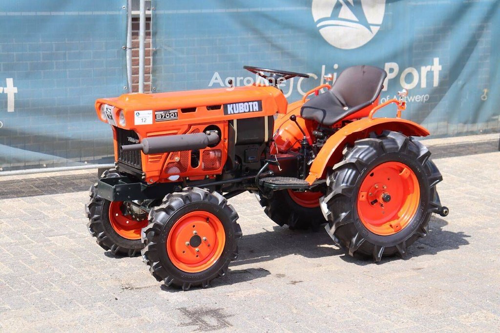 Prodaje se Kubota B7001 mototraktor na aukciji