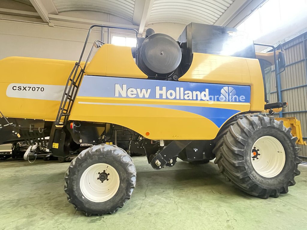New Holland CSX7070 kombajn za žito