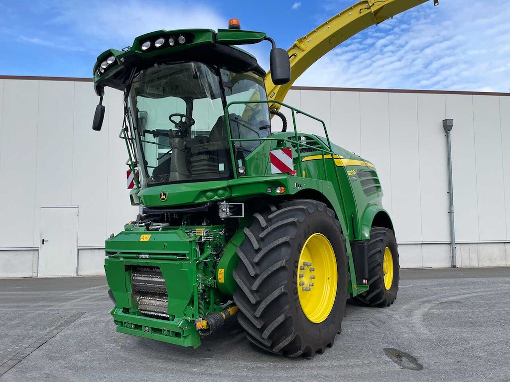 Prodaje se John Deere 8200 krmni kombajn na aukciji
