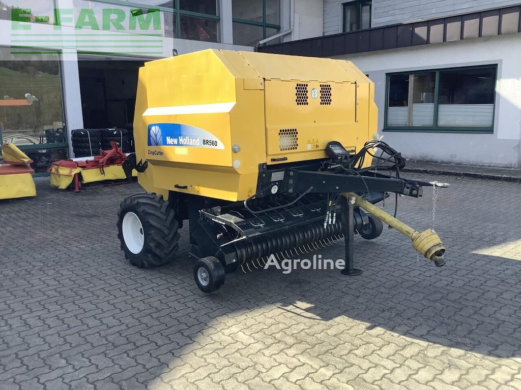 New Holland br 560 balirka za četvrtaste bale