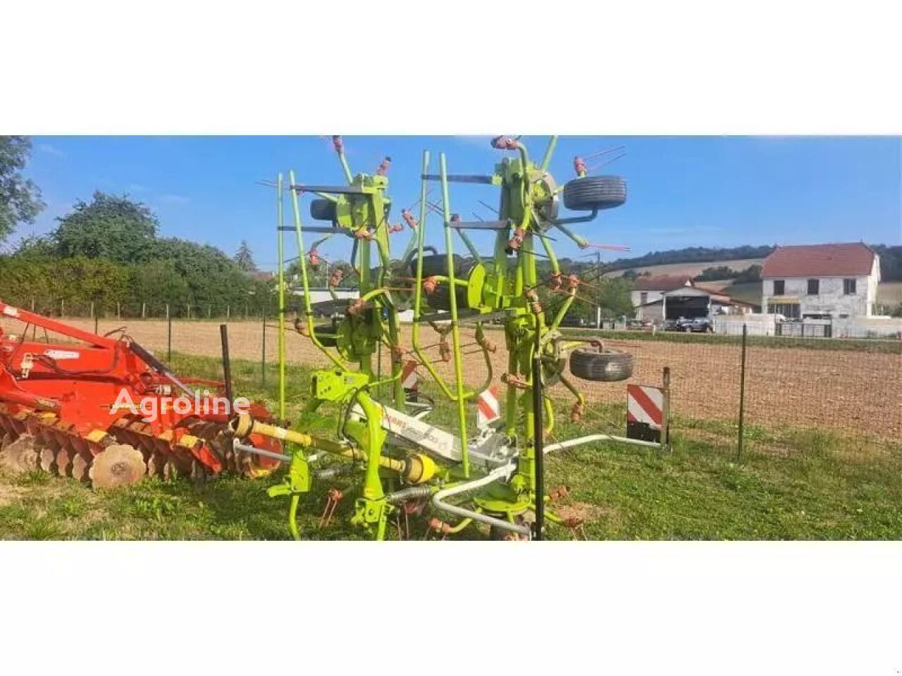 Claas volto 900 prevrtač sena