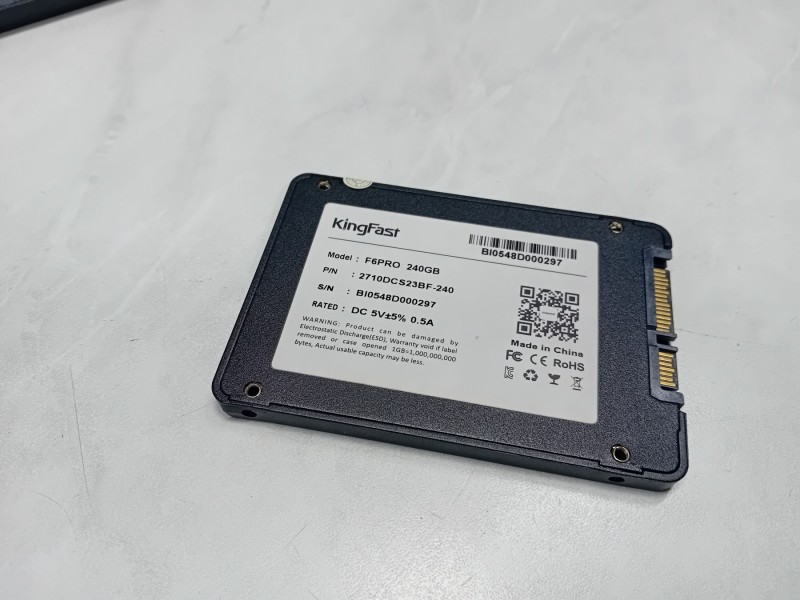 ssd 240gb sataIII win 10 kingfast ispravan i testiran
