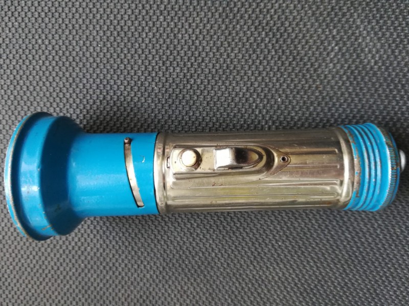 Stara baterijska lampa FOCUS NARVA