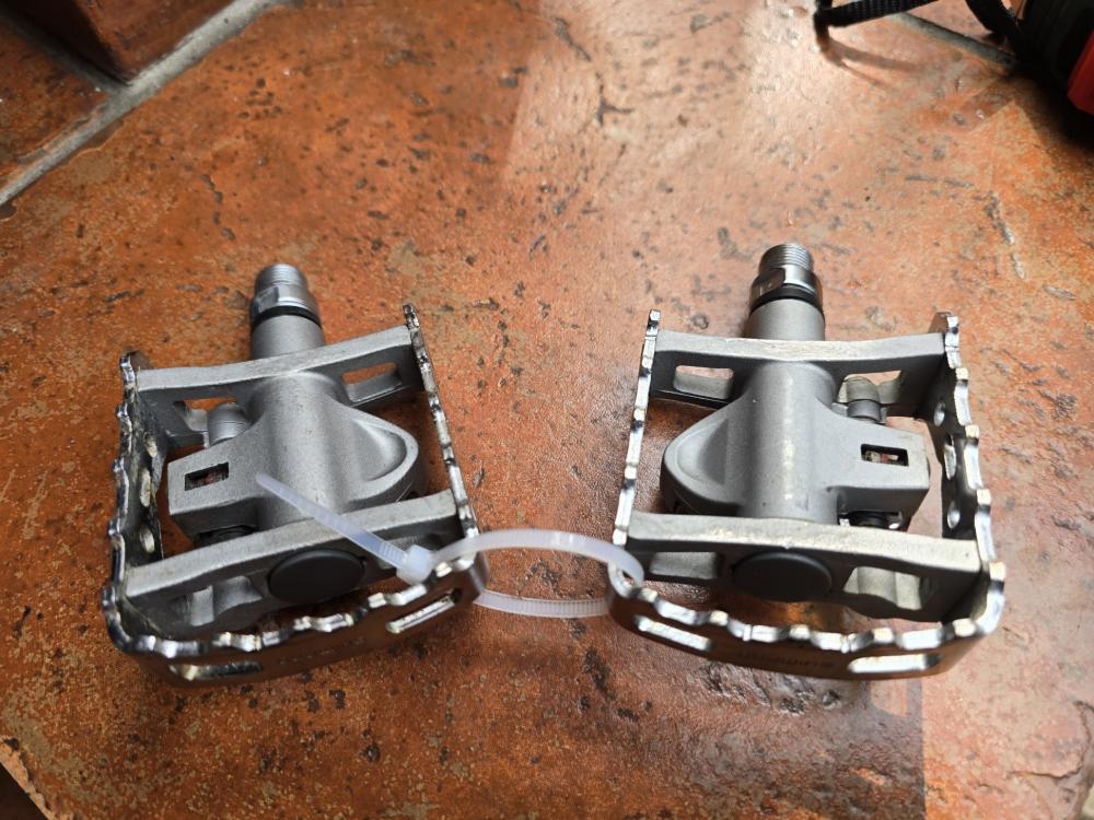 Shimano 324 pedale