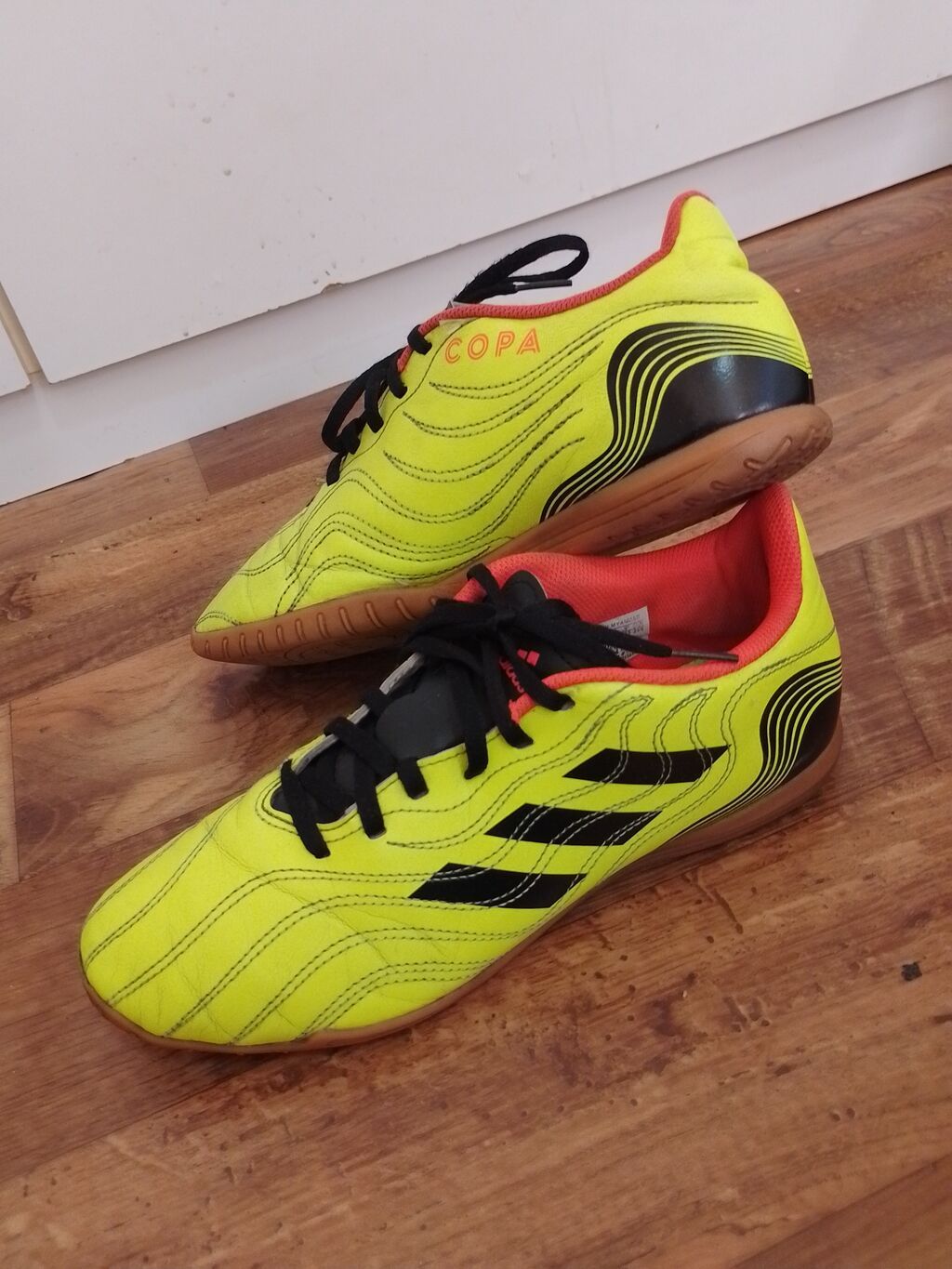 Patike za fudbal ADIDAS COPA br 40 su u odlicnom stanju sa sitnim
