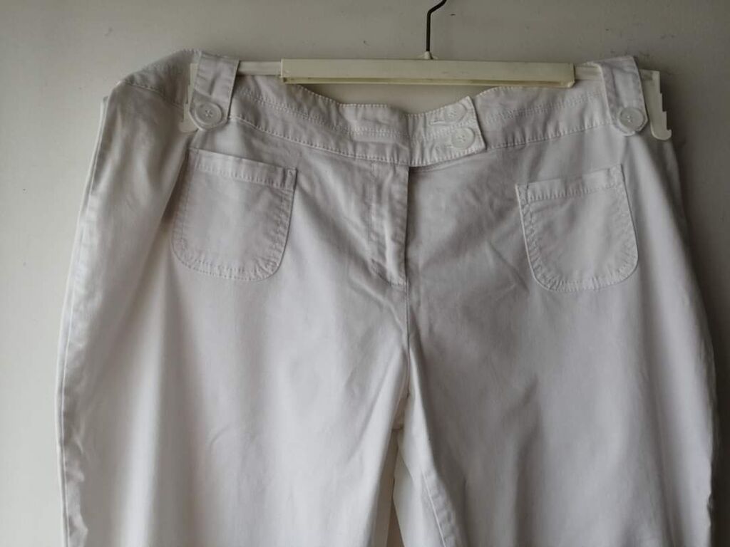 Pantalone YESSICA 44, NOVE!!! Snizene na 700din Prelepe letnje lagane