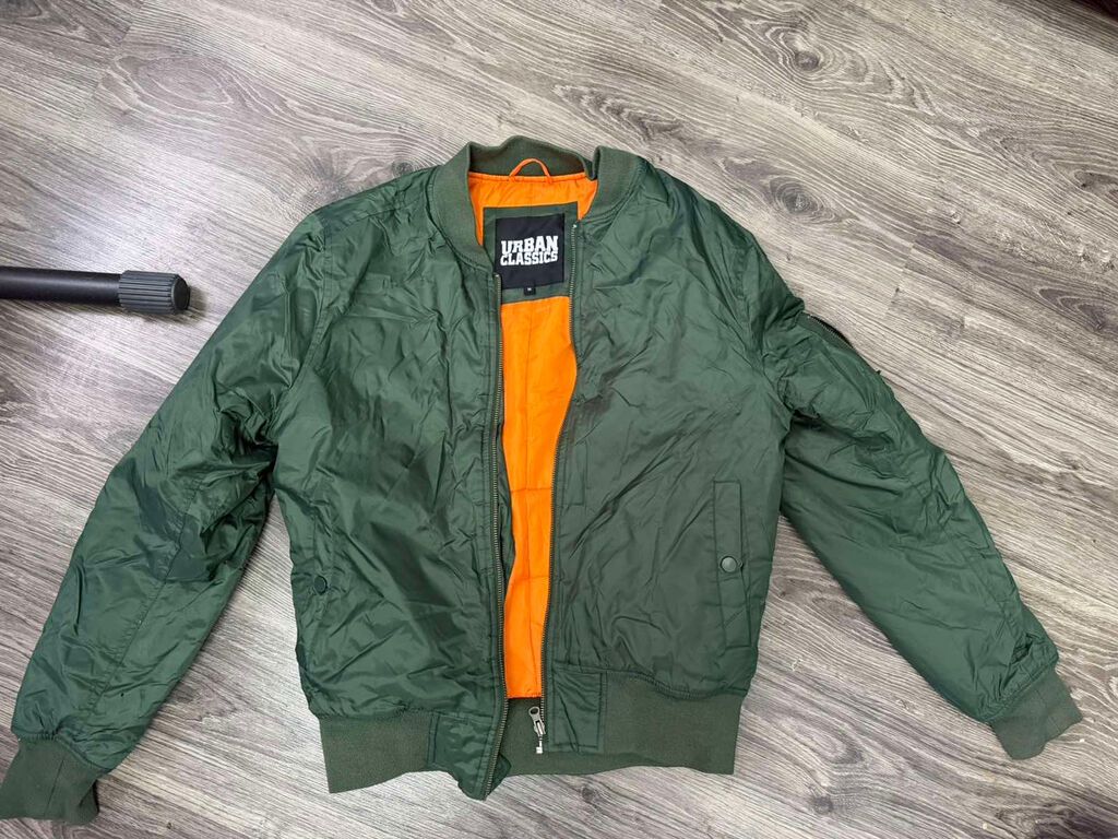 URBAN classics bomber jakna, M veličine. Dimenzije: ramena od šava do