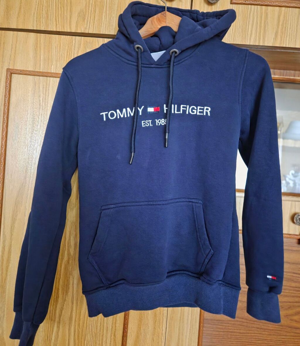 Tommy Hilfiger dukserica s kapuljačom – tamnoplava - Model: hoodie sa