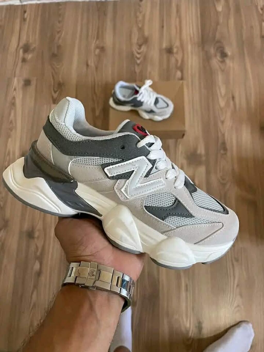 New Balance patike – chunky model - Dizajn: masivni „chunky/dad