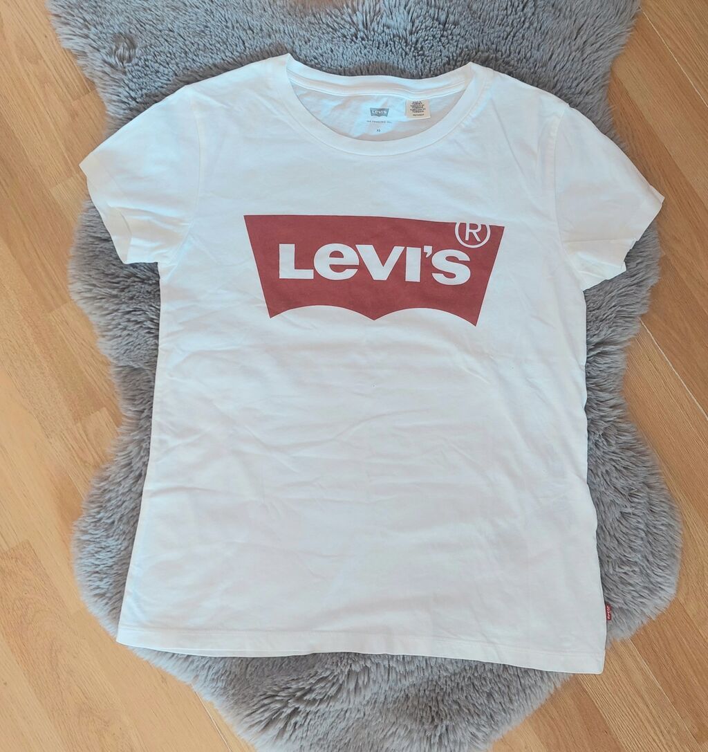 Levi’s ženska majica kratkih rukava - Model: klasična bela T‑shirt
