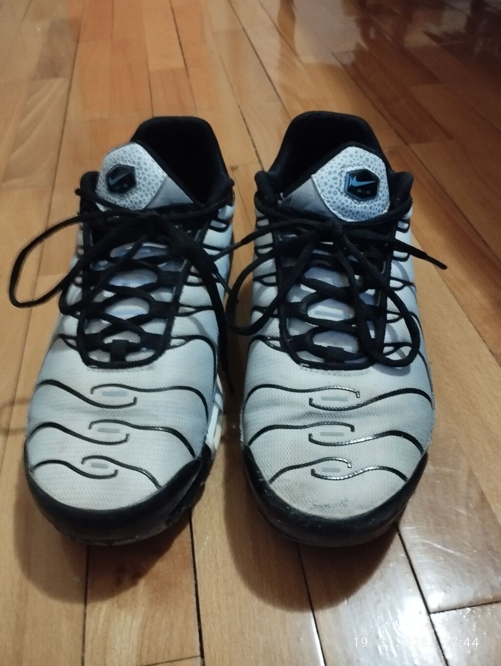 Nike Air Max Plus TN patike br 43/44 oštećenje ima odlepljeno sa
