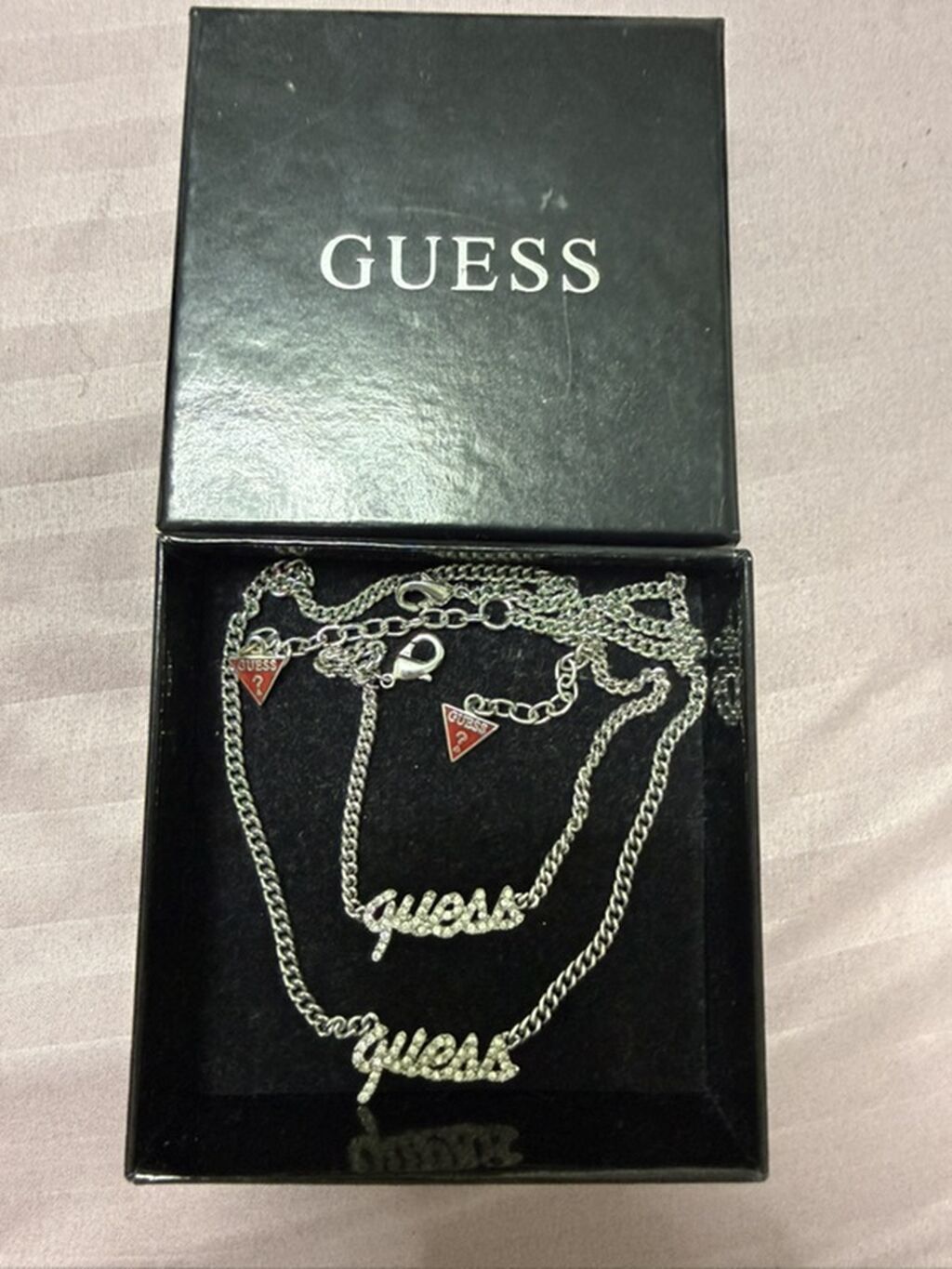 GUESS set ogrlica + narukvica - Brend: GUESS - Materijal: metal u