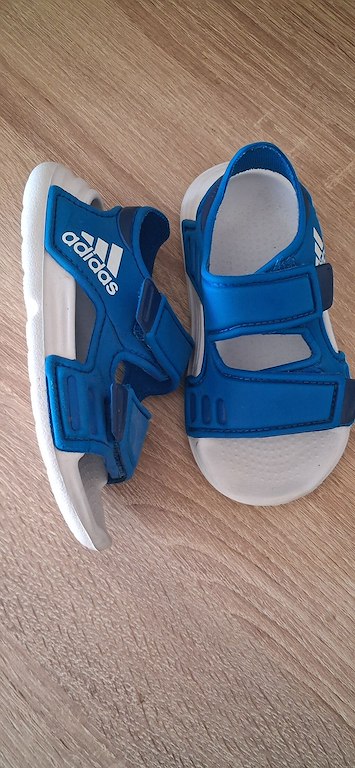 Dečije sportske sandale Adidas 8 - Model: otvorene sandale sa tri