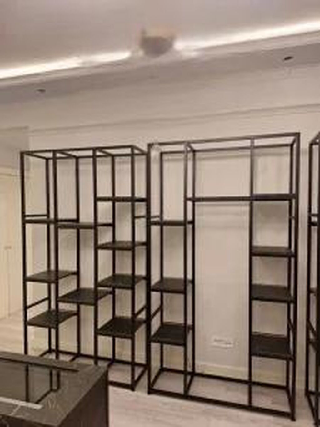 POLICE ZA BUTIK IZRADA PO MERI LUX667 | Izrada po meri Dezen ploča po