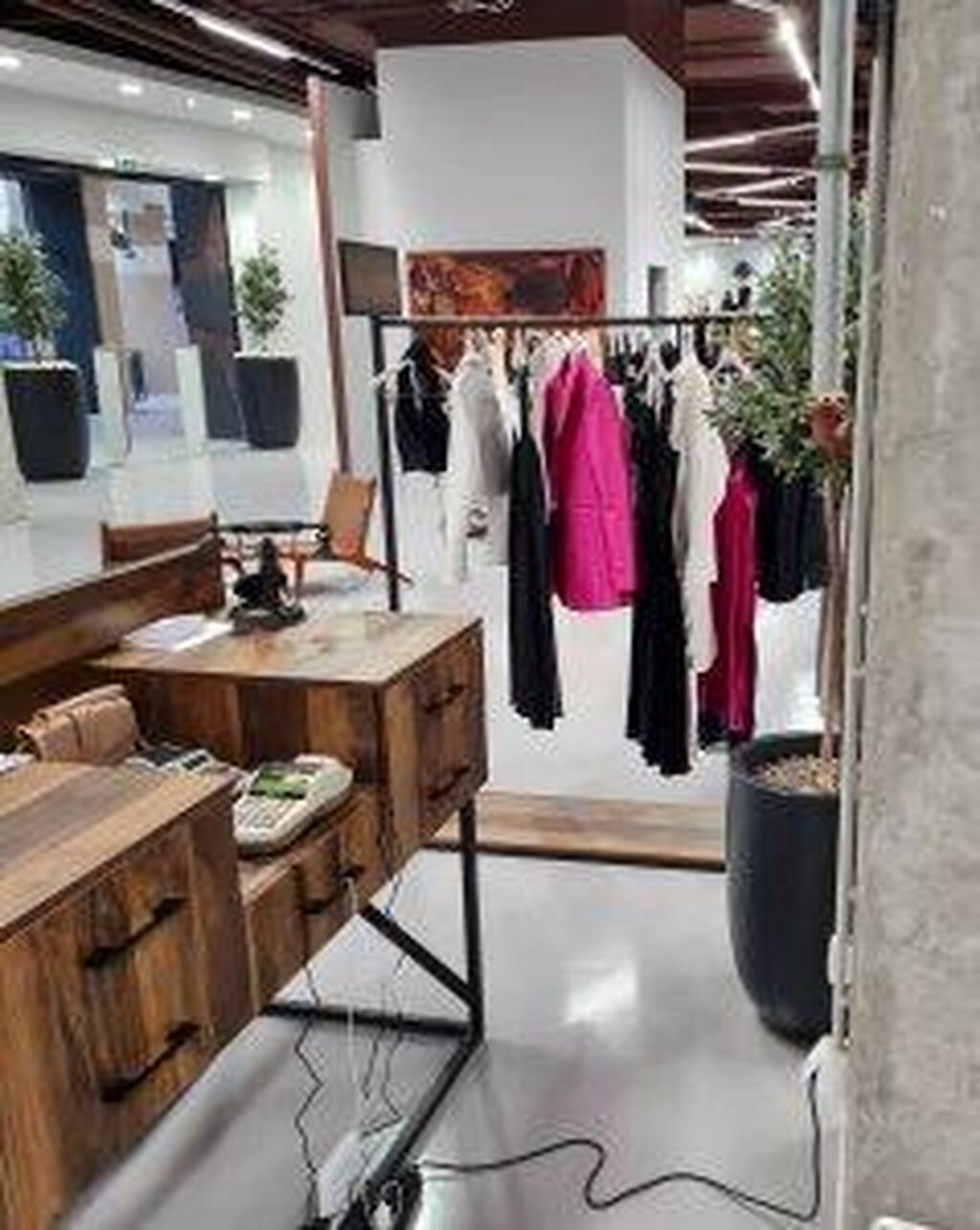 PULT ZA BUTIK MODEL GALERIJA IZRADA PO MERI | Kontakt telefon